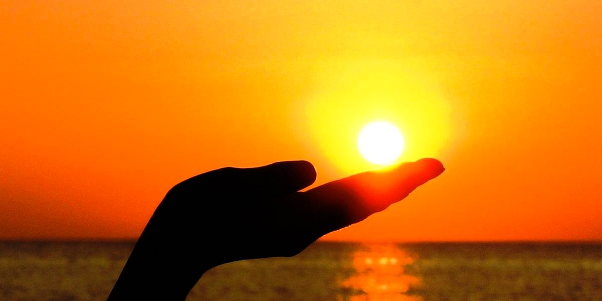 15 Forced Perspective Photography Ideas For Fun & Unique Shots